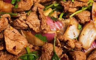 洋葱炒羊肉怎么做_洋葱炒羊肉用哪个部位最好