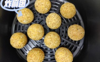 正宗糯米麻团的做法_怎么炸空心不裂