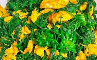 茼蒿炒鸡蛋怎么做_茼蒿炒鸡蛋需要焯水吗