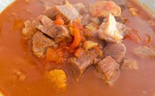 牛肉炖西红柿怎么做_牛肉炖西红柿需要焯水吗