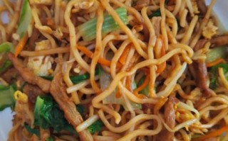 鸡蛋肉丝炒面怎么做_鸡蛋肉丝炒面热量高吗