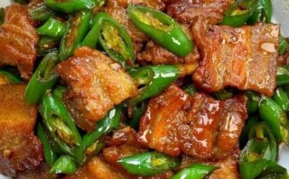 青椒炒五花肉怎么炒才好吃_青椒炒五花肉用不用焯水