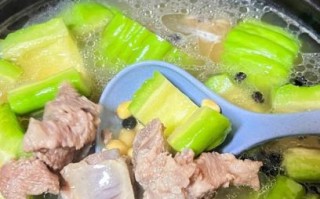 苦瓜炖排骨怎么做_苦瓜炖排骨要不要焯水