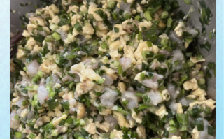 韭菜鸡蛋虾仁馅怎么调_韭菜鸡蛋虾仁馅要不要焯水