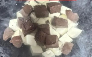 鸭血豆腐汤的做法_鸭血豆腐汤怎么做好吃