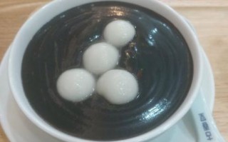 芝麻汤圆加什么煮好吃_芝麻汤圆怎么煮不糊