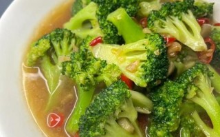 素炒西兰花怎么炒好吃_西兰花焯水几分钟