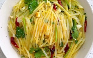 炝拌土豆丝怎么做才脆_炝拌土豆丝要不要焯水