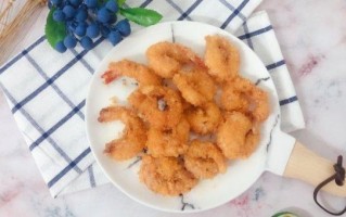 面包糠炸虾怎么做_炸虾酥脆不掉糠的秘诀