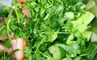 猪头肉拌黄瓜怎么做_猪头肉拌黄瓜的家常做法