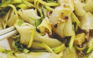 凉拌面皮怎么做_凉拌面皮调料配方