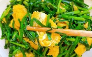 鸡蛋炒韭菜怎么炒好吃窍门_鸡蛋炒韭菜不腥的秘诀