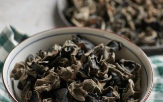 木耳炖熟过一晚有毒吗_隔夜木耳中毒真相