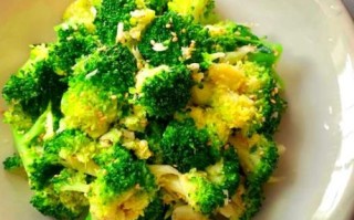 凉拌西兰花怎么做好吃_西兰花焯水几分钟才脆