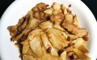 茭白怎么做好吃_茭白炒肉片家常做法
