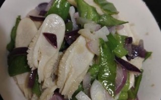 洋葱炒青椒怎么炒好吃_洋葱炒青椒的家常做法