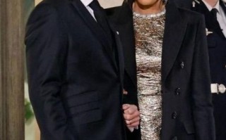 马克龙妻子年龄差多少_马克龙妻子是老师吗