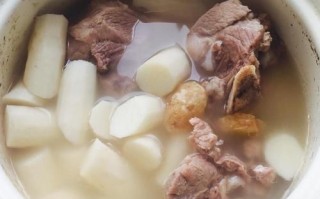 排骨山药汤怎么炖好喝_山药排骨汤去腥技巧