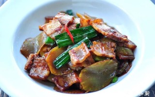 莴笋回锅炒肉怎么做_回锅肉用莴笋还是青椒