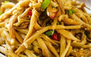 凉拌黄花菜怎么做_黄花菜焯水几分钟才安全