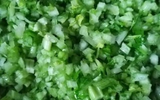 芹菜香菇饺子馅怎么做_芹菜香菇饺子馅做法窍门