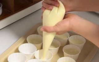 纸杯蛋糕怎么做_纸杯蛋糕烤箱温度时间