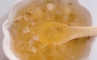 百合银耳莲子羹的做法_百合银耳莲子羹的功效窍门