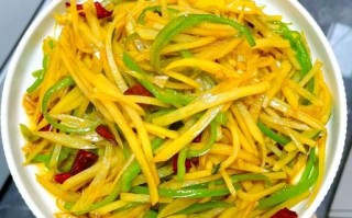 青椒炒土豆丝怎么炒才脆_青椒土豆丝要不要焯水