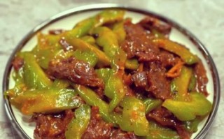肉炒苦瓜怎么做不苦_苦瓜炒肉先焯水还是先下锅