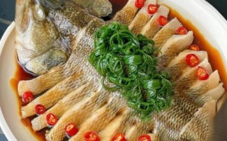 鲈鱼怎么做好吃_清蒸鲈鱼的家常做法