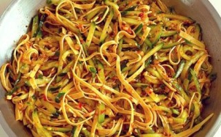 黄瓜拌豆腐怎么做_黄瓜拌豆腐热量高吗