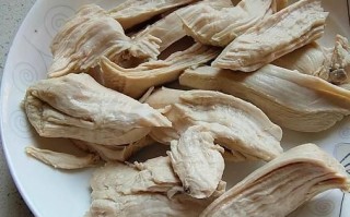水煮鸡胸肉怎么做_水煮鸡胸肉减肥餐做法