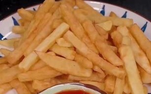 家常炸薯条怎么做_炸薯条不软技巧