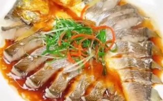 清蒸鱼怎么做才鲜嫩_清蒸鱼最简单的家常做法