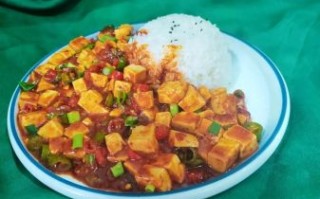 麻辣豆腐盖饭怎么做_麻辣豆腐盖饭热量高吗