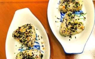 日本饭团正宗做法_三角饭团怎么捏