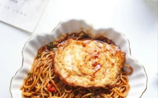 荷包蛋焖面怎么做_荷包蛋焖面需要几分钟