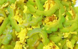 鸡蛋炒苦瓜怎么做不苦_苦瓜炒蛋先炒哪个