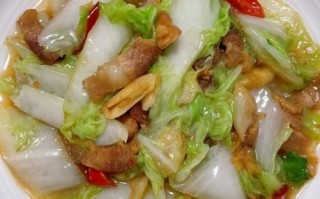 白菜炒肉怎么做_白菜炒肉先炒肉还是先炒白菜