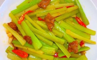 西芹炒肉怎么炒才嫩_西芹炒肉的家常做法