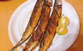秋刀鱼怎么烤好吃_日式盐烤秋刀鱼做法