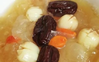 莲子银耳汤怎样做_莲子银耳汤的功效与禁忌