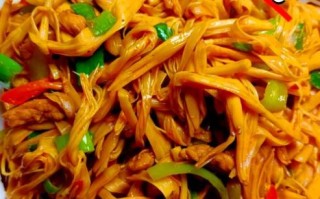 黄花菜炒肉怎么做_黄花菜炒肉需要焯水吗