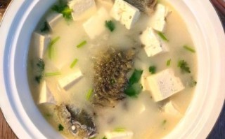 怎样炖鲫鱼汤_鲫鱼汤怎么炖才白