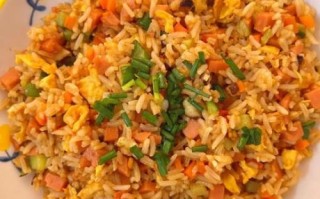 酱油炒米饭怎么做_隔夜饭先炒还是先加酱油