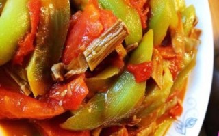 西红柿炒丝瓜怎么做_丝瓜要不要焯水