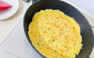 煎鸡蛋饼怎么做_鸡蛋饼不粘锅技巧