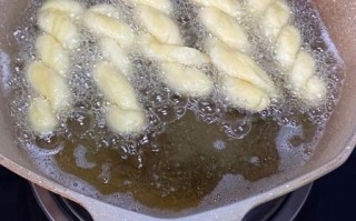 麻花怎么做_麻花怎么炸才酥脆