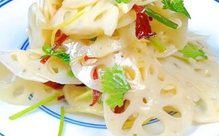 凉拌莲藕怎么做不黑_莲藕焯水几分钟才脆