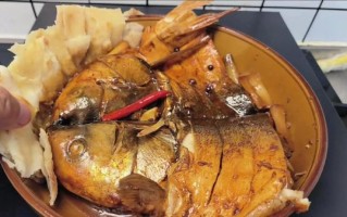 鱼头泡饼怎么做_鱼头泡饼家常做法